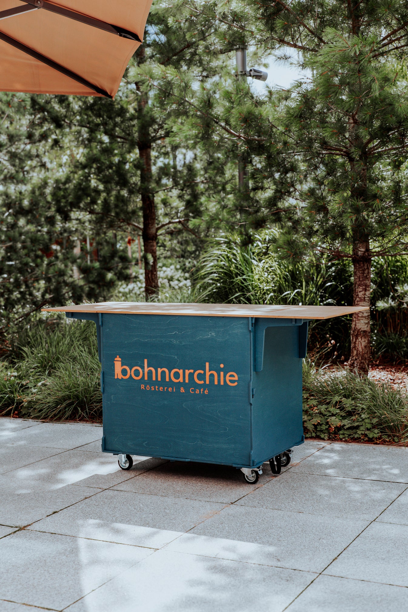 Effortless Mobility with Our Customizable Mobile Display Cart – Cartssify